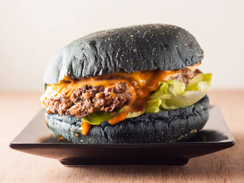 ¿Qué opinas sobre la moda de comer alimentos negros?