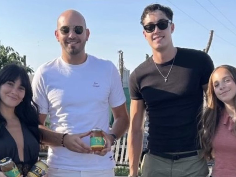 La escapada rural de Aitana y Plex que les deja 'con la miel en los labios'