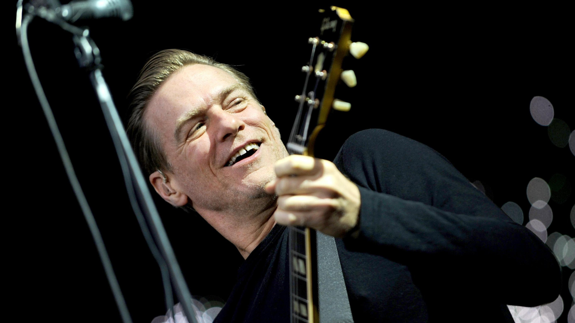 Bryan Adams, el rockero que quería ser fotógrafo, cumple años