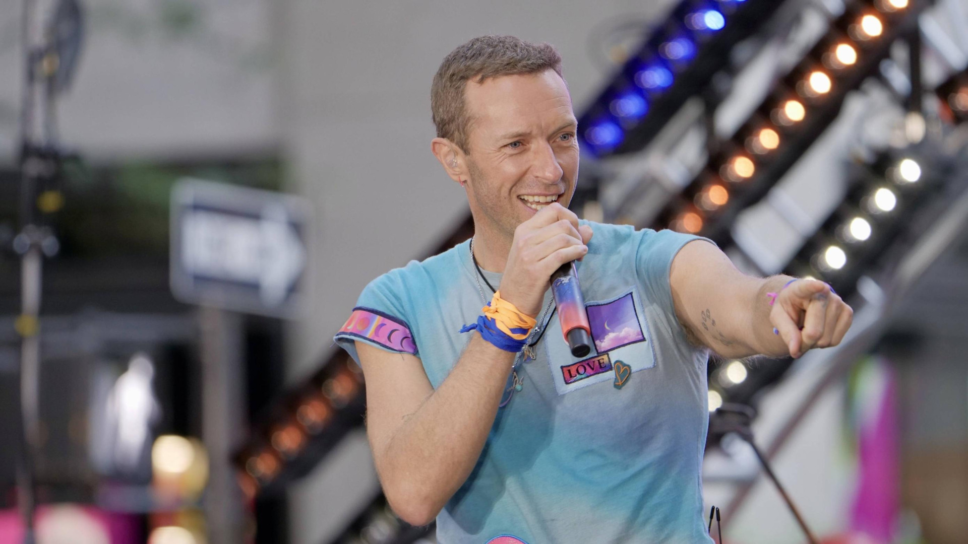 La increíble colaboración en el último videoclip de Coldplay: con casi 99 años y bailando como ...