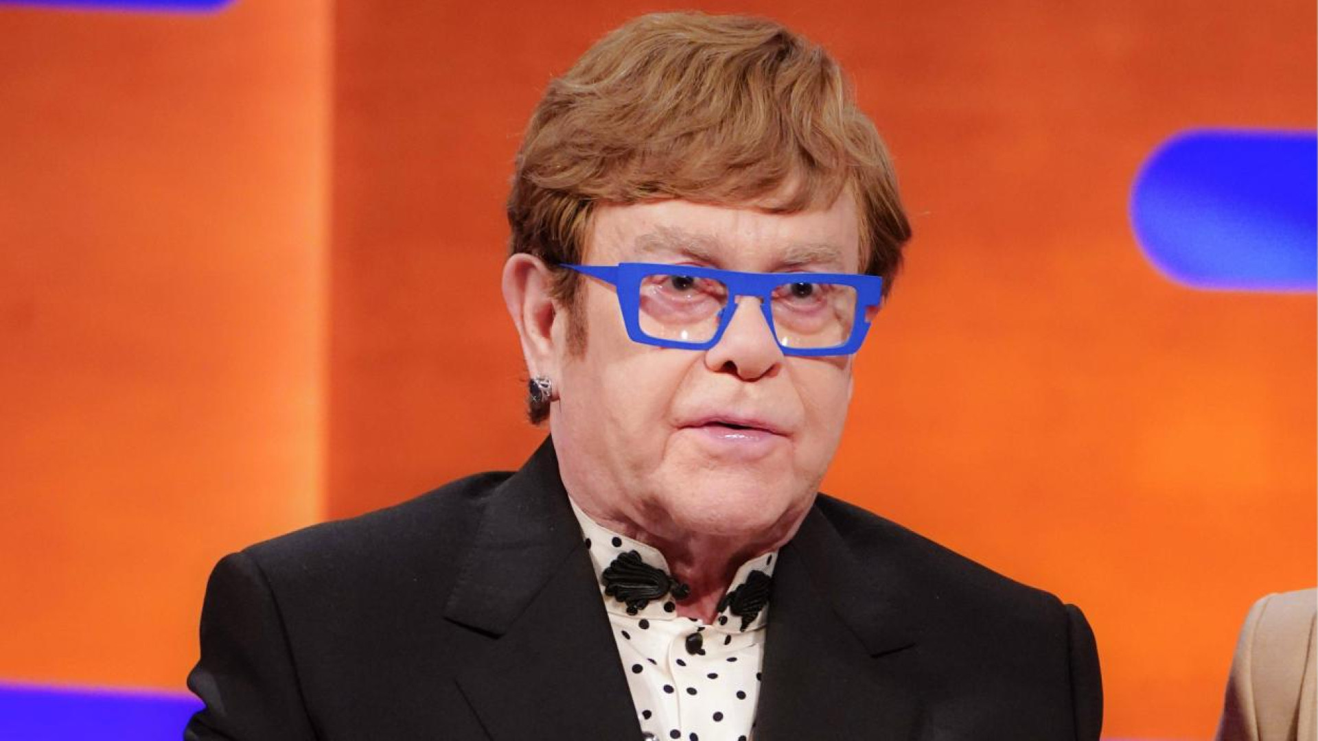 Elton John no puede detener sus lágrimas al pensar en su propia muerte ...