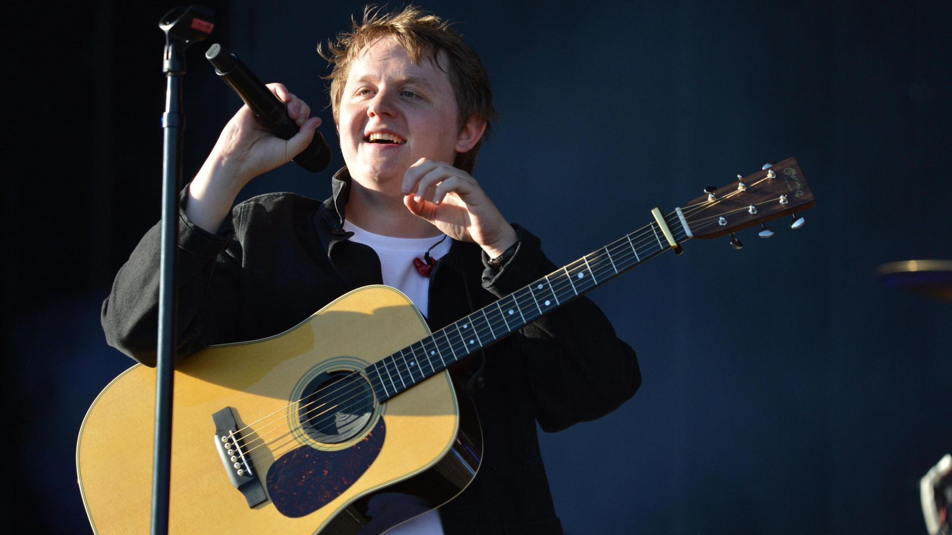 Lewis Capaldi alcanza una nueva y millonaria cifra con 'Someone You ...