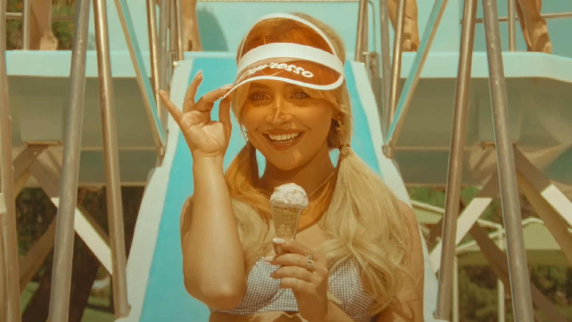 Celebramos la canción que lo cambió todo para Sabrina Carpenter: un año ...