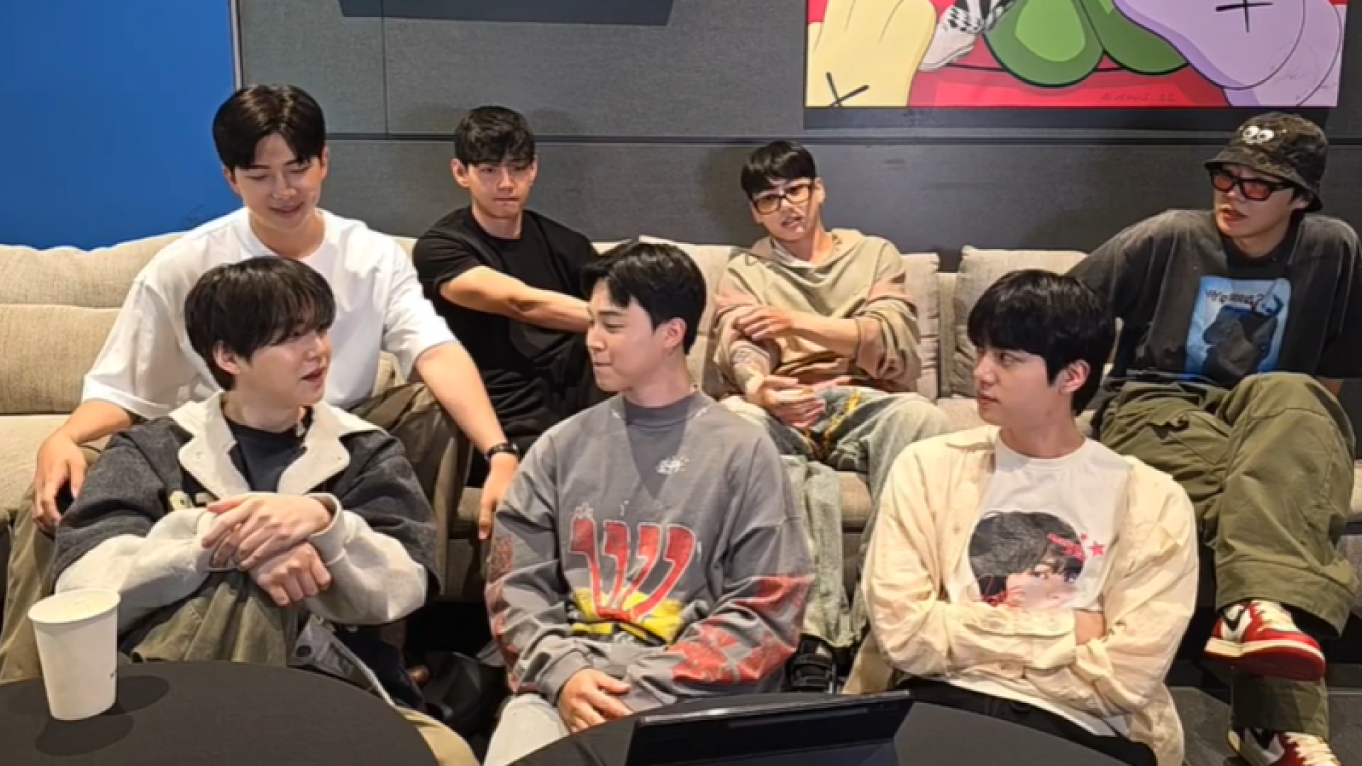 BTS reaparece al completo en un directo y confirman su regreso para 2026