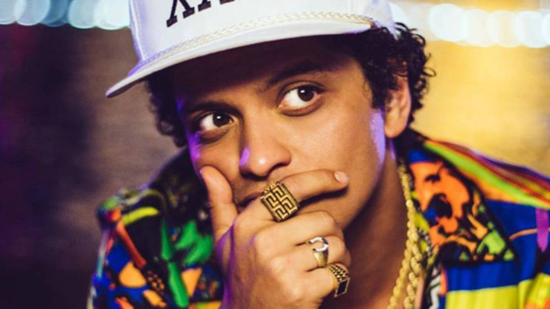 Bruno Mars celebra el décimo aniversario de "Doo-Wops & Hooligans" con una nueva versión de "Our ...