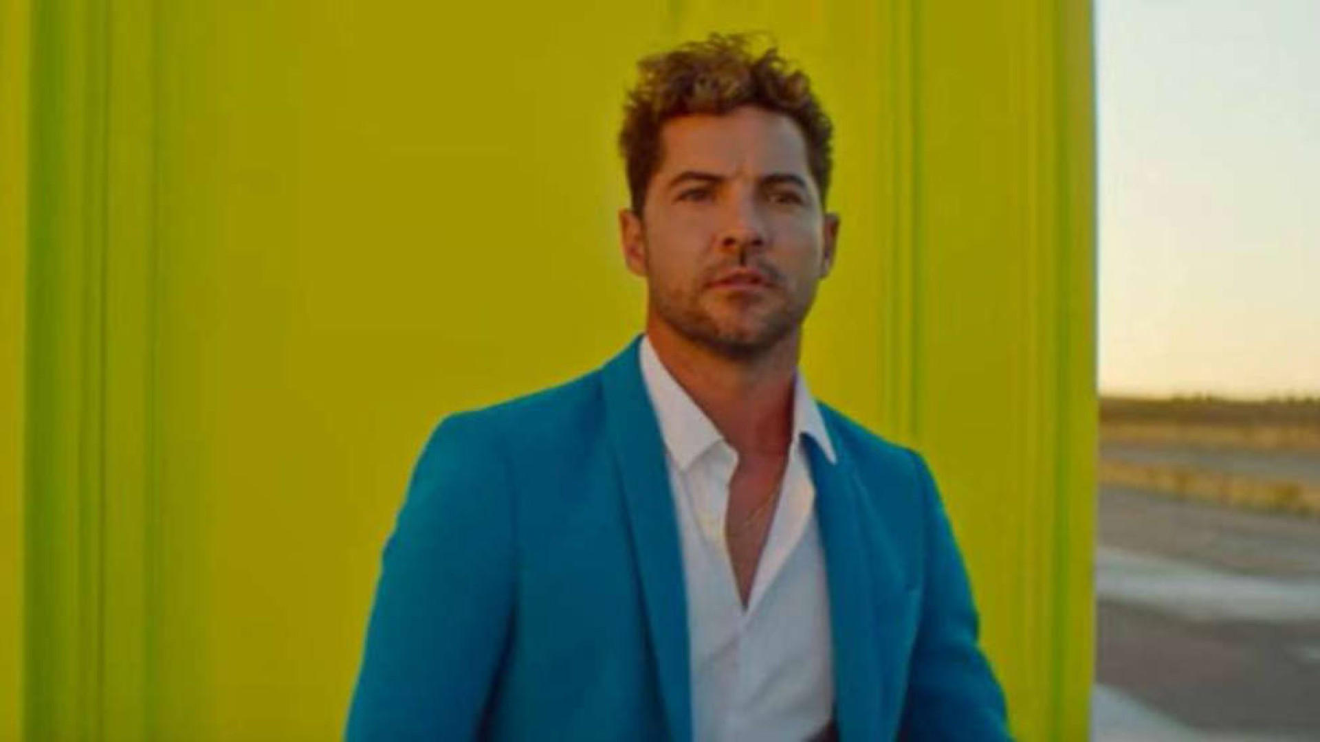Aquí puedes ver el videoclip oficial de 'En tus planes', lo nuevo de ...