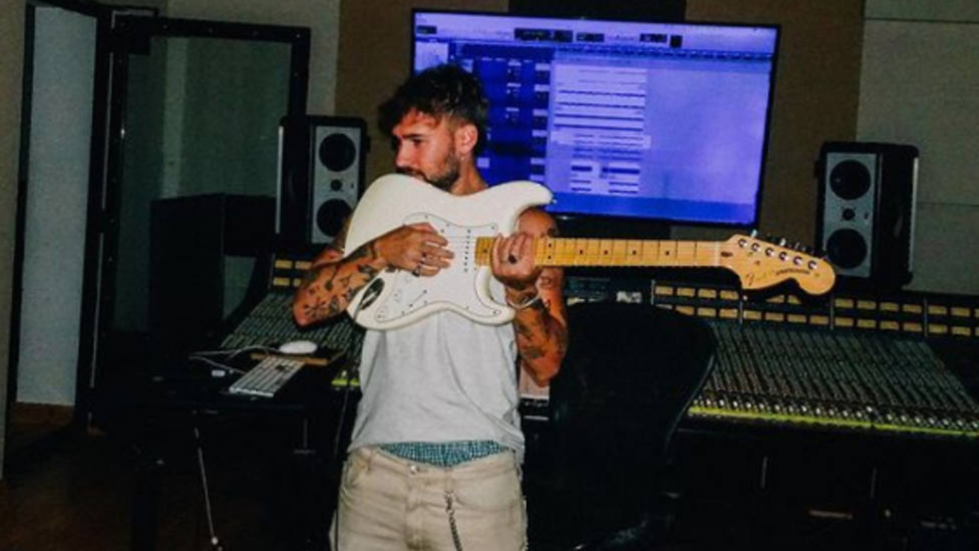 Las fotos de Dani Fernández en el estudio con las que prepara su nuevo ...