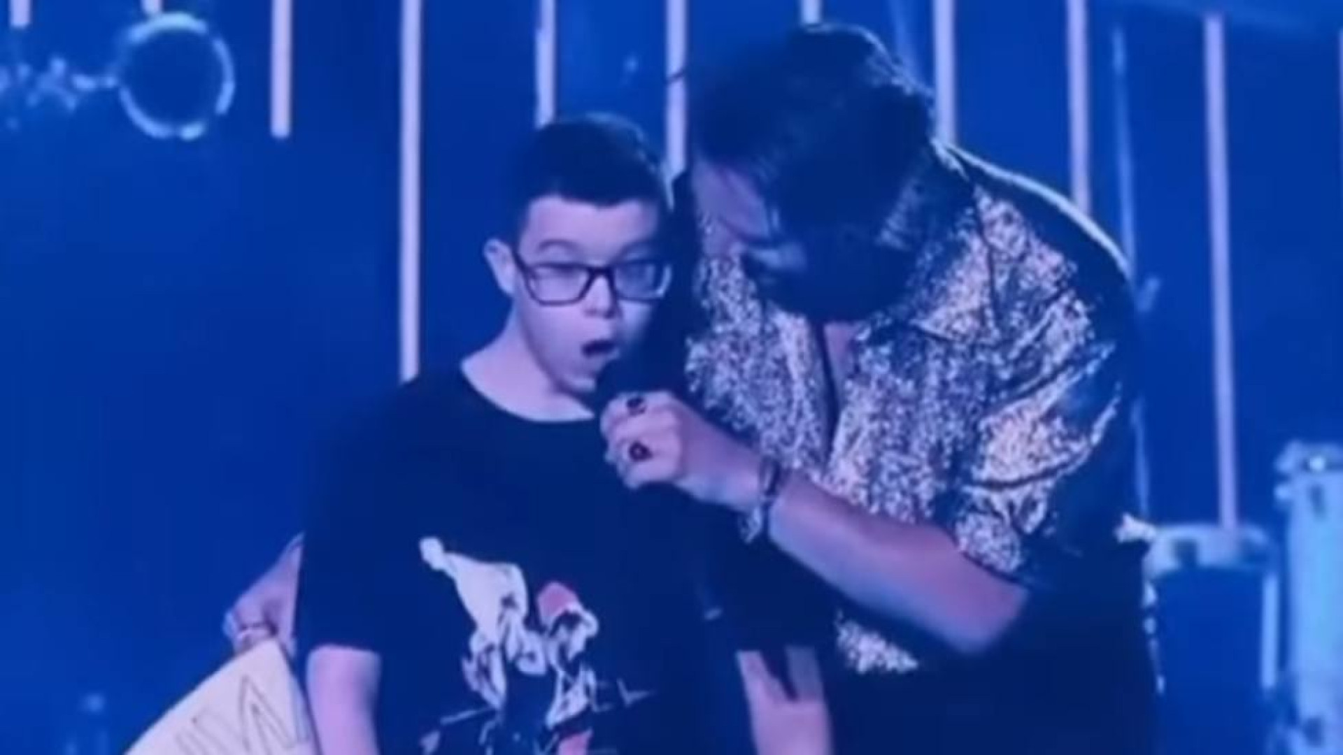 Manuel Carrasco cumple el sueño de Diego, un fan muy especial con el ...