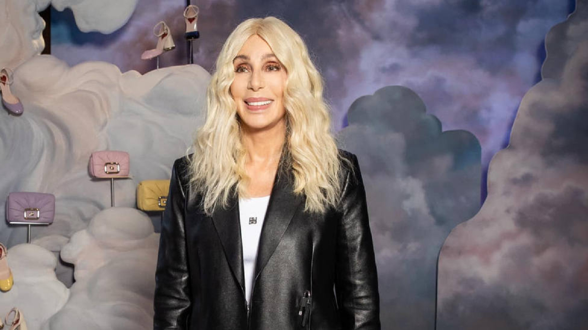 Todo sobre 'Christmas', el álbum de Cher: rodeada también de grandes artistas, desde Bublé a ...