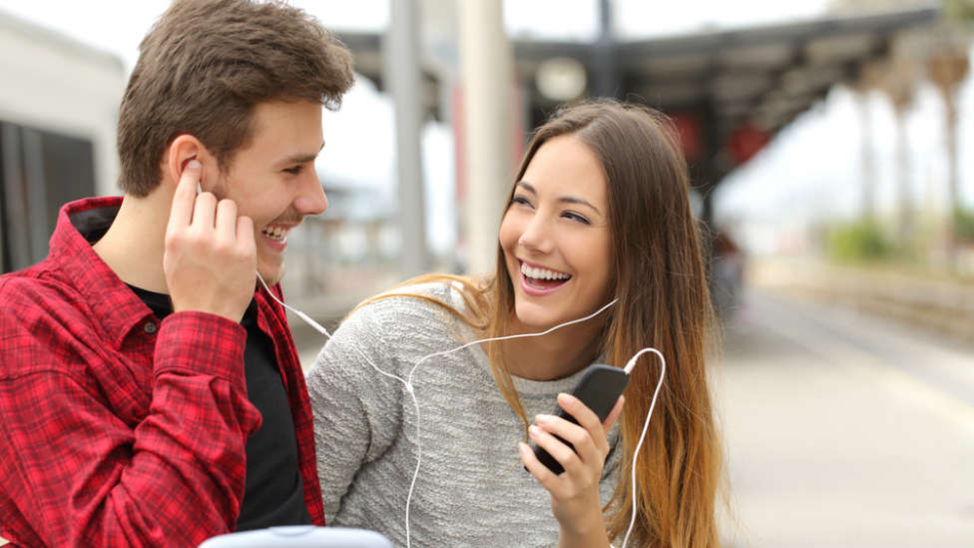 Estas son las señales claras de flirteo: ¿sabes reconocerlas?