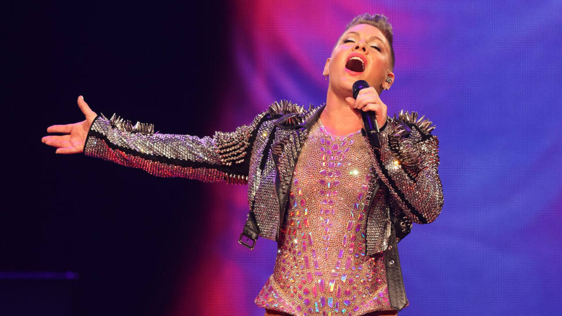 P!nk y el videoclip de 'All Out Of Fight': la parte más dura de la vida ...