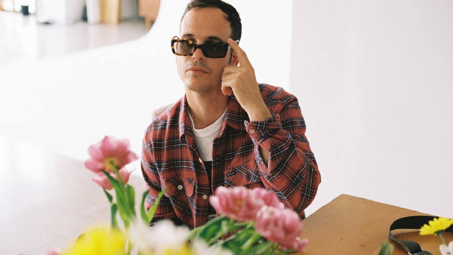 Alizzz continúa presentando su proyecto en solitario con 'Salir ...