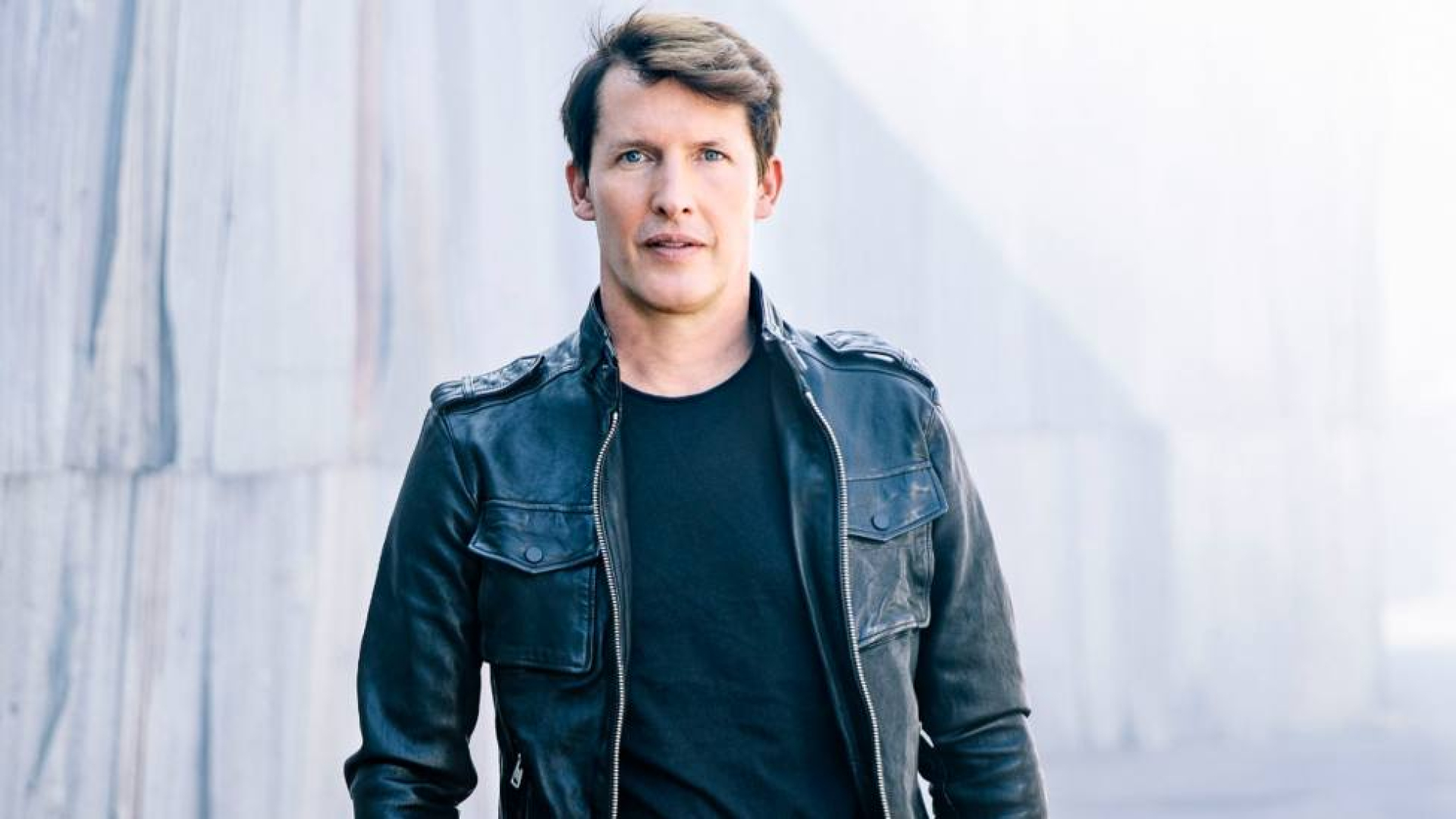 James Blunt interpreta en acústico la canción 'Can't Forget You' de ...