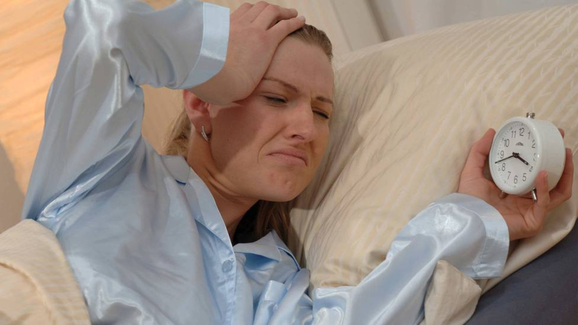 La razón por la que te despiertas a las 4 de la mañana y ya no ...