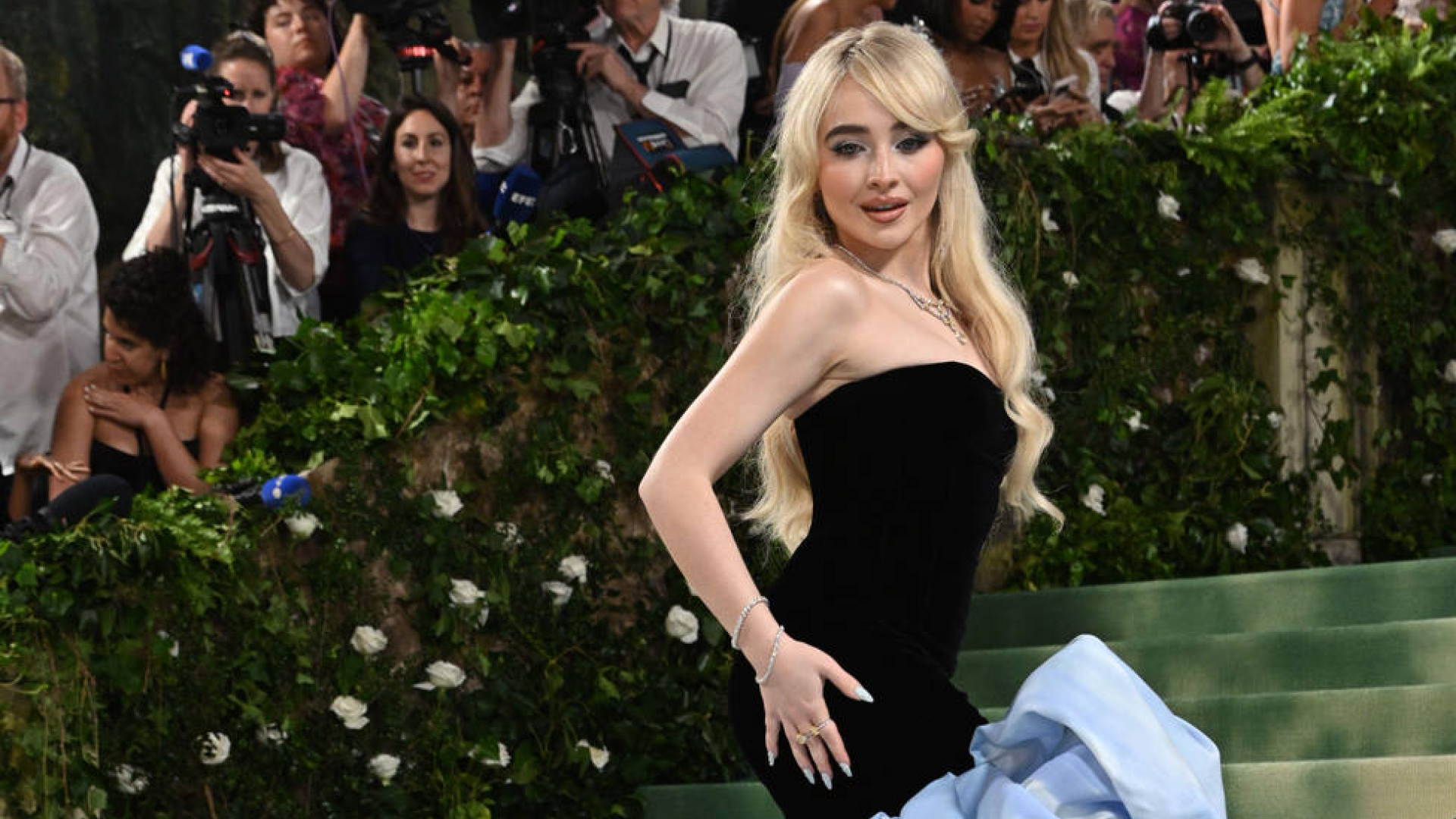 Sabrina Carpenter sigue muy despierta en las listas gracias a su tema ...