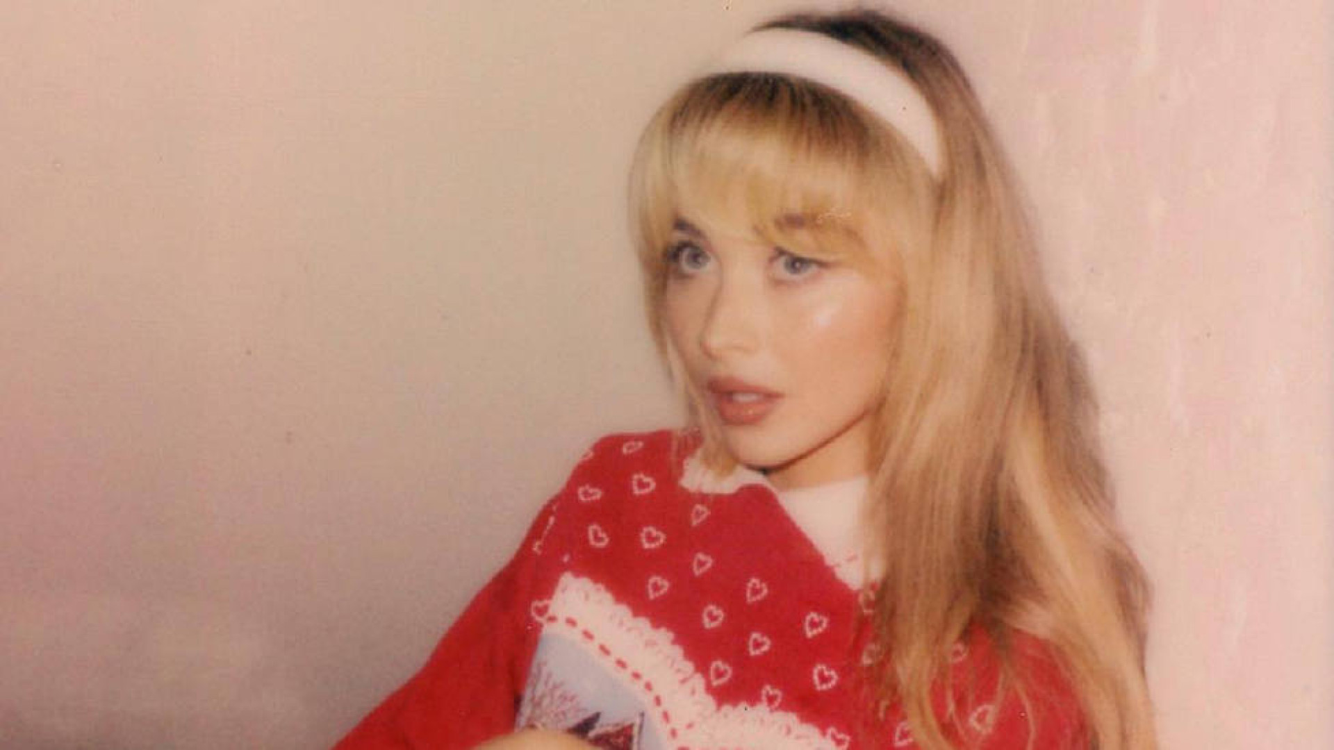 Sabrina Carpenter brilla y hace magia en su primer disco navideño ...
