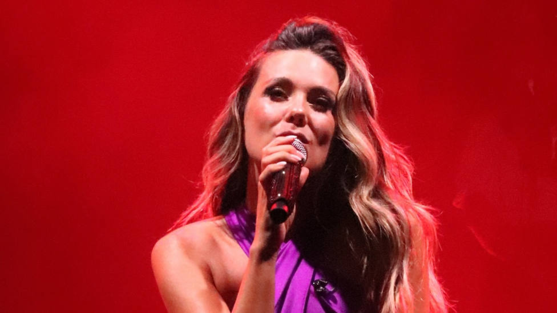 El dueto más inesperado de Lorena Gómez en una granja antes de cantar ...