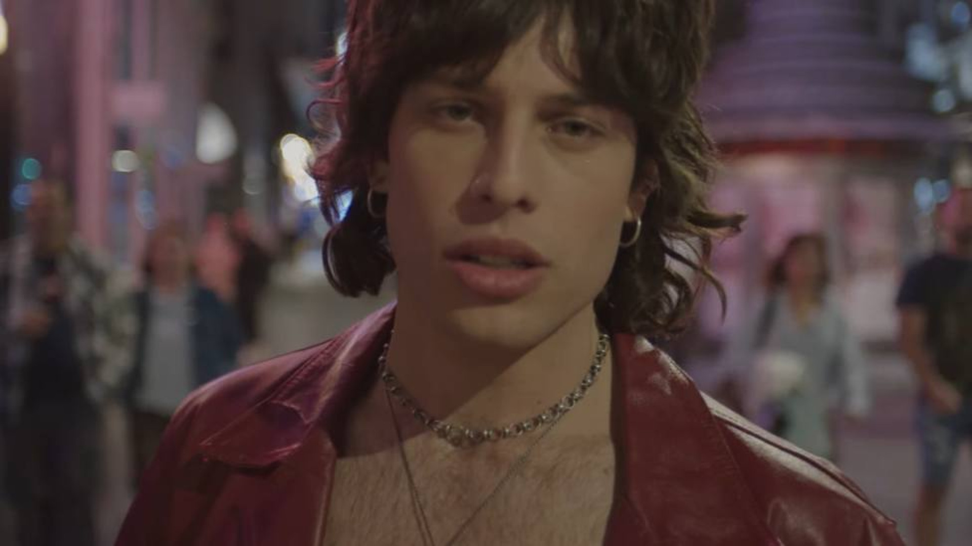 Leo Rizzi estrena 'Revolución Azul', paseando por los madrileños ...