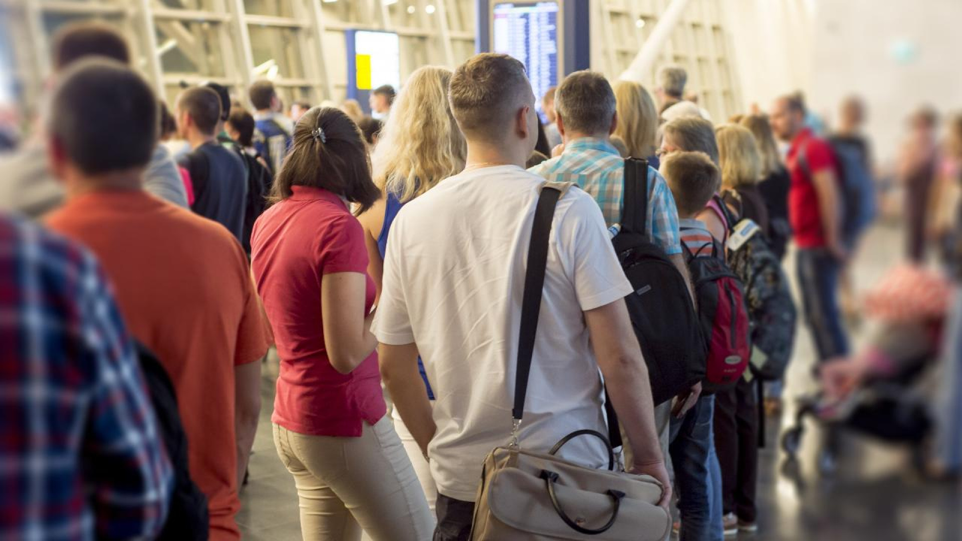 El consejo para elegir la cola correcta en el aeropuerto y esperar ...