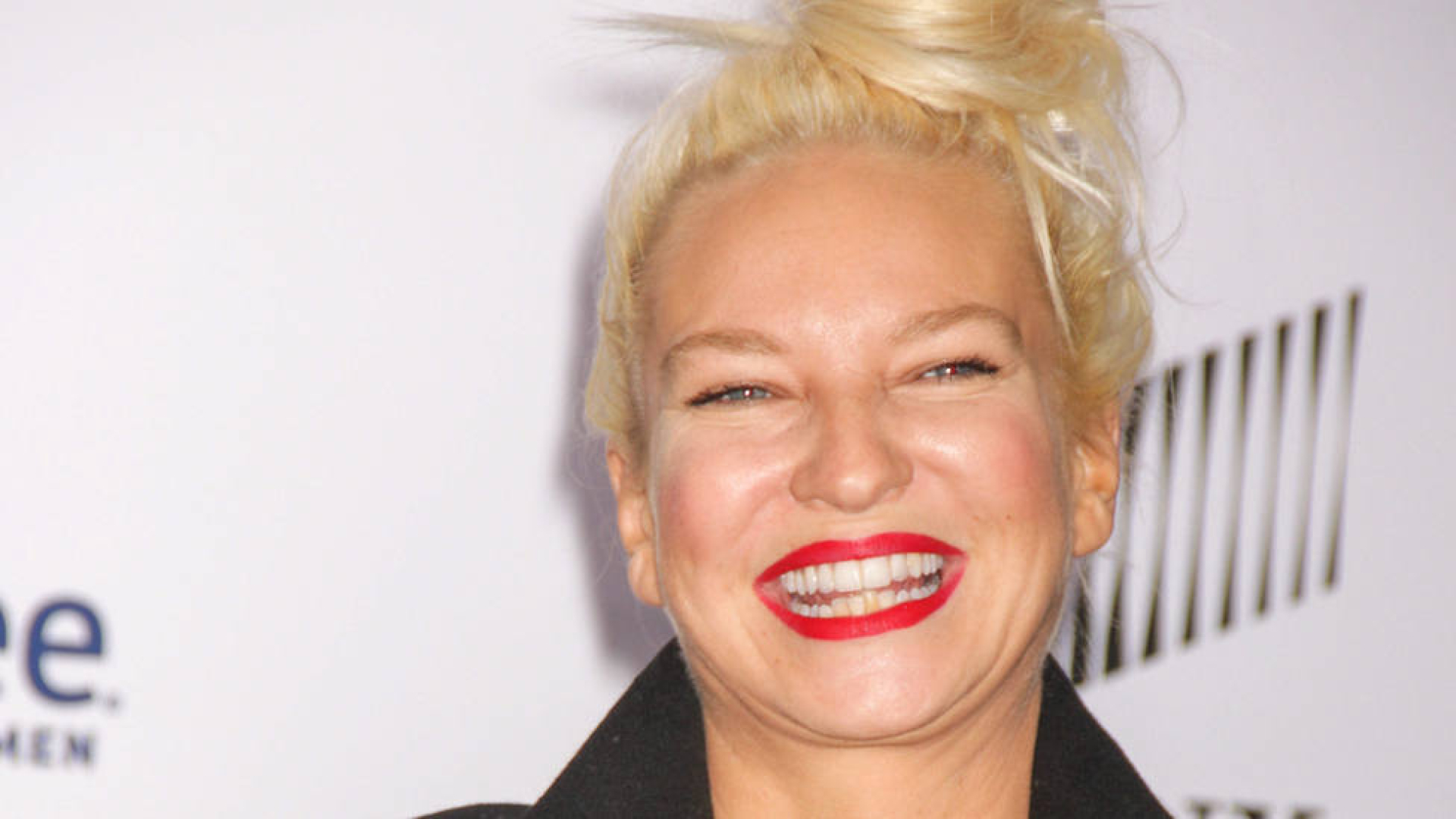 Sia destapa su vida: tres años en cama, autismo nivel 2 y 'Gimme Love ...