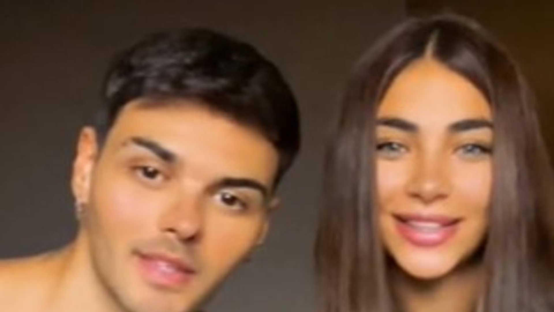 El vídeo más romántico de Abraham Mateo y su novia, Esty, con beso incluido: "Te pongo el anillo"