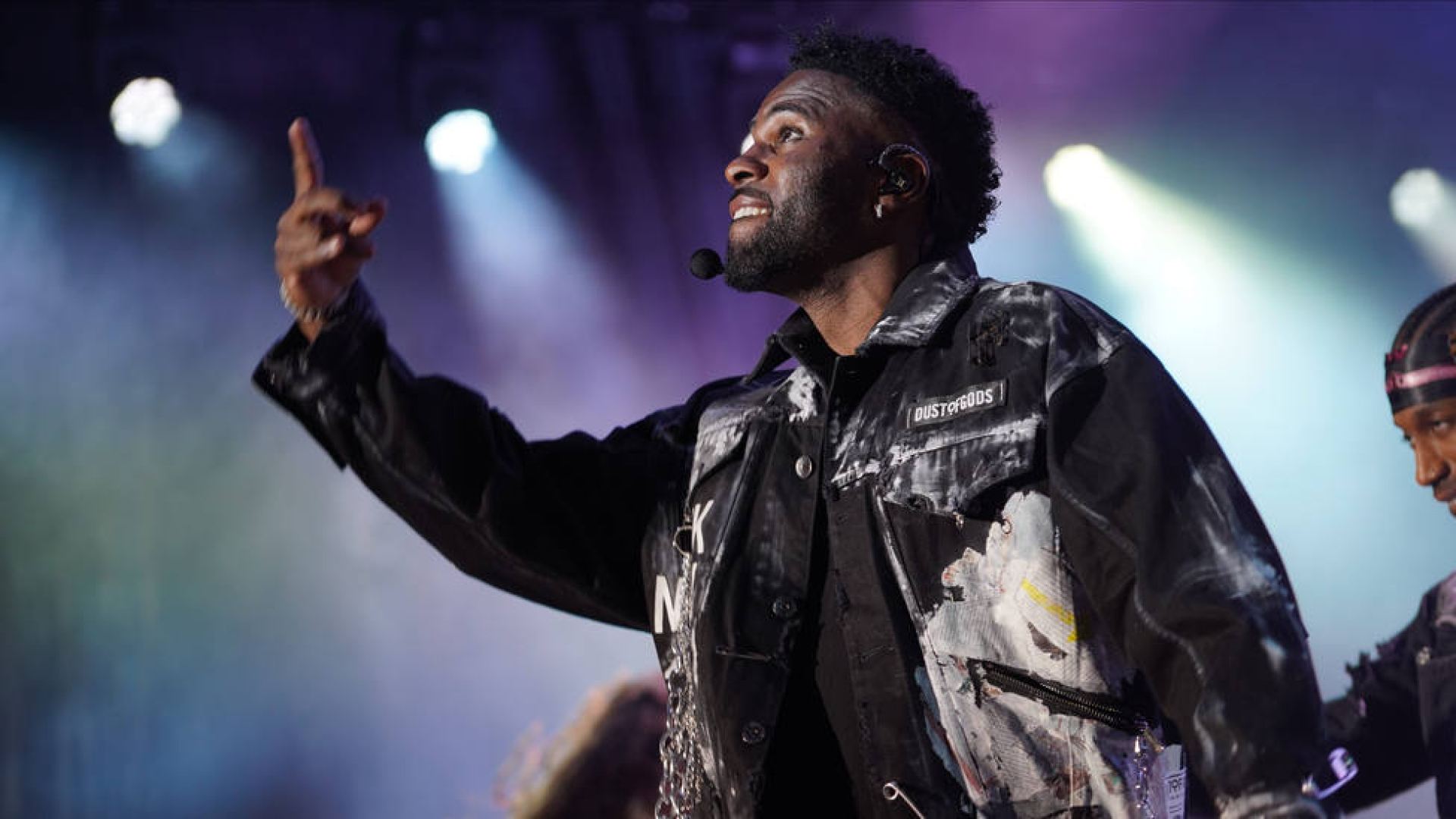 Jason Derulo muestra como se le queda el dedo tras no poder quitarse un ...