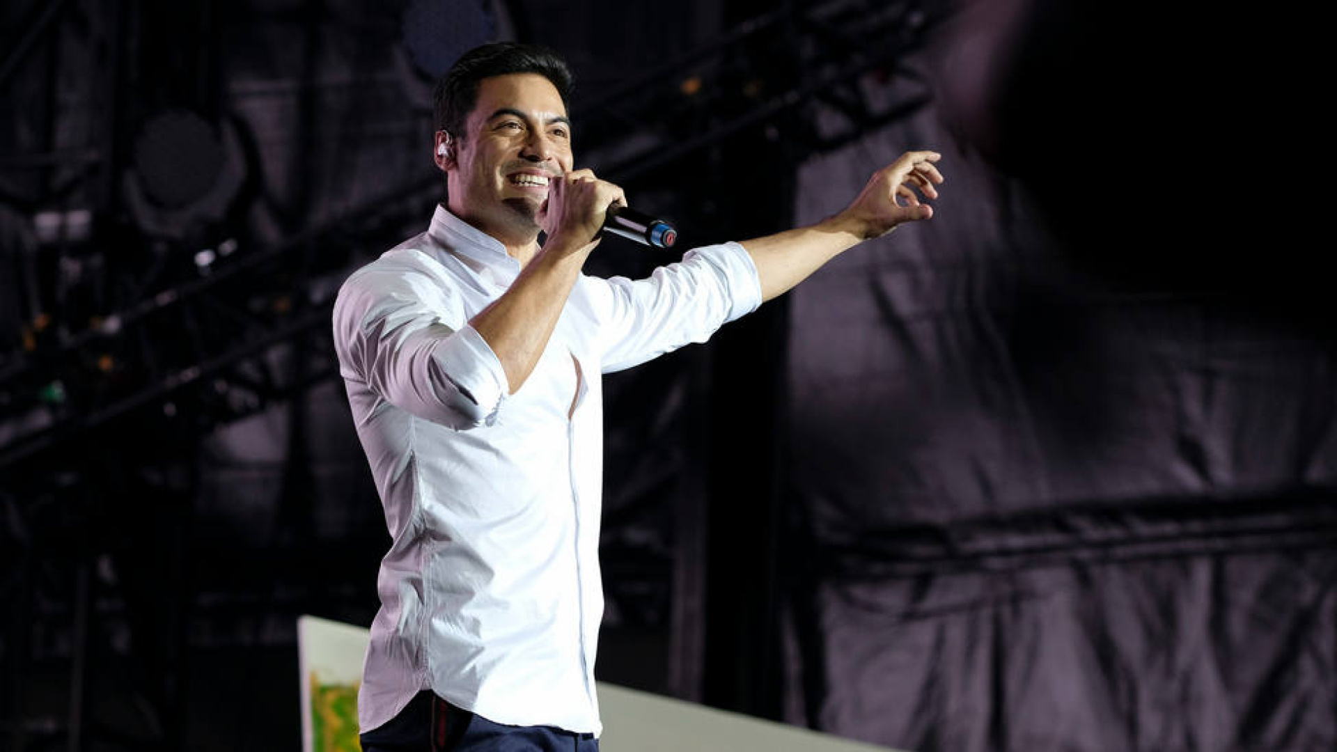 'Carlos Rivera XX'. el cantante celebra 20 años de carrera con un ...