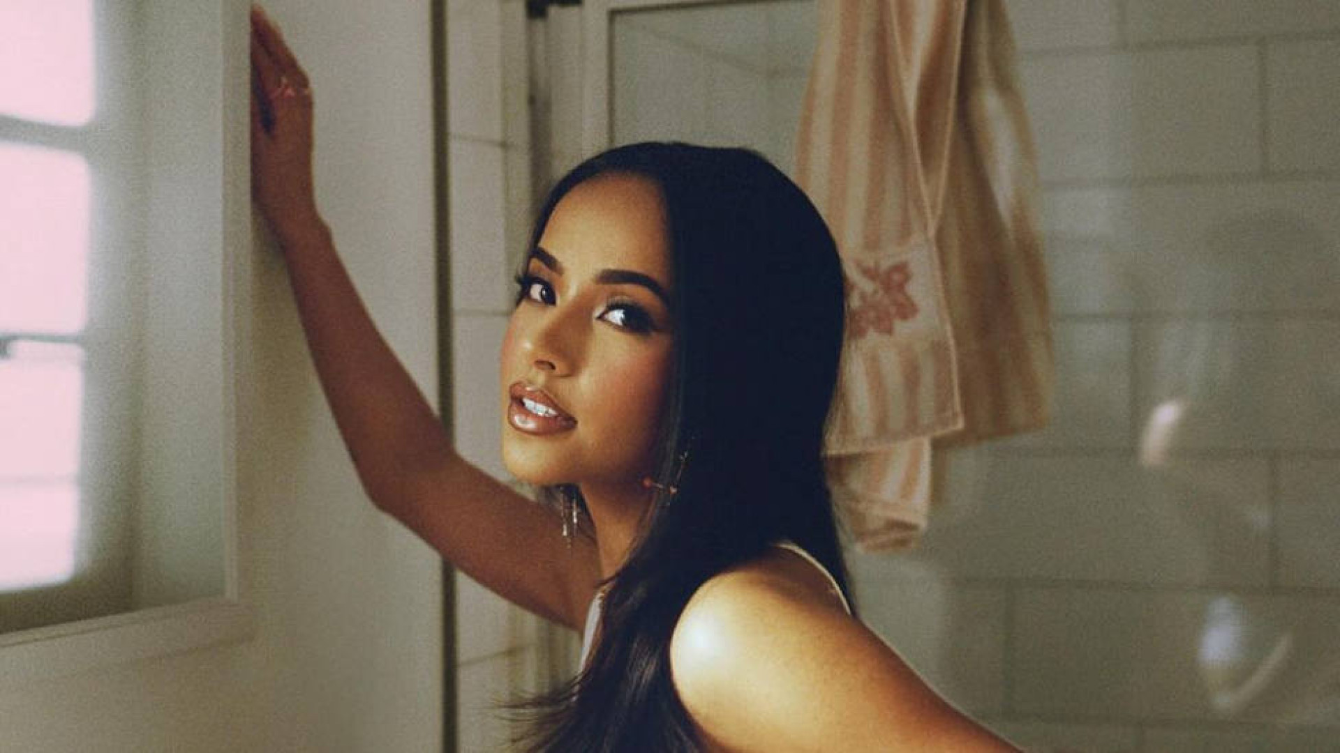 Todo sobre 'Esquinas', el álbum de Becky G que recorre sus raíces: "Ser mexicana es parte de ...