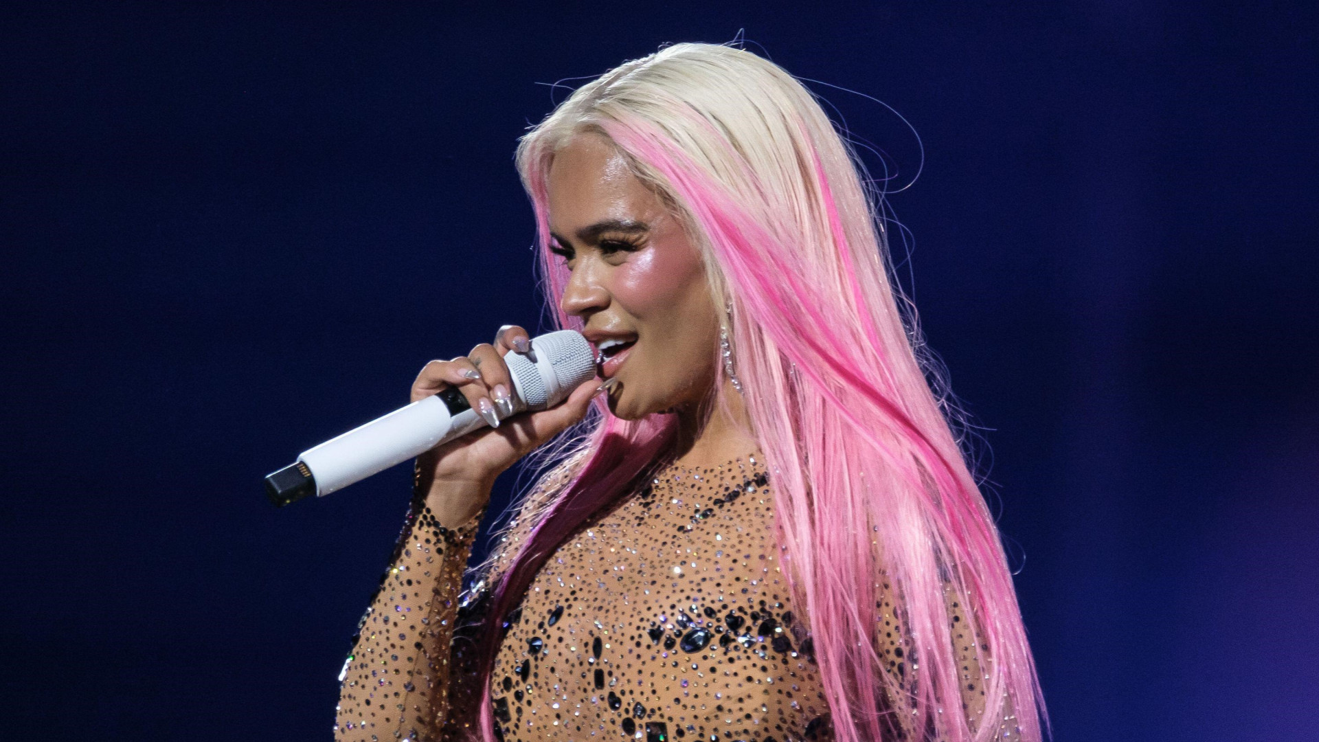 Karol G sorprende a sus fans con un anuncio muy especial: ‘Tropicoqueta’