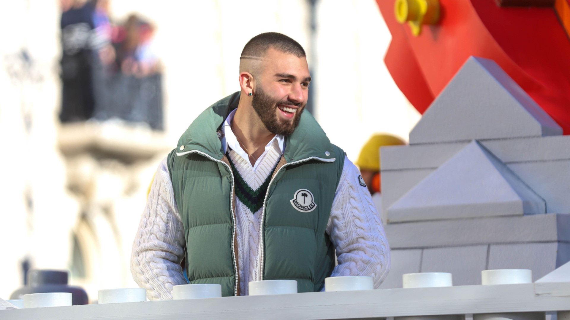 Manuel Turizo reaparece junto a Grupo Frontera en 'La Del Proceso'