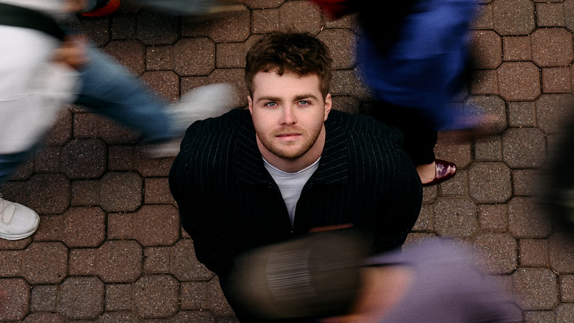 'Ordinary' de Alex Warren sigue imparable, dominando la lista global de ...