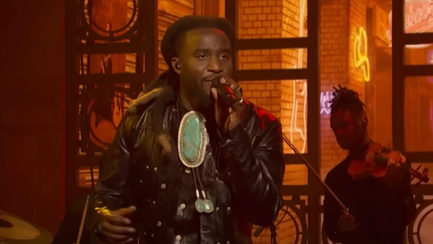 Revive las dos emotivas canciones que Shaboozey interpretó en Saturday ...