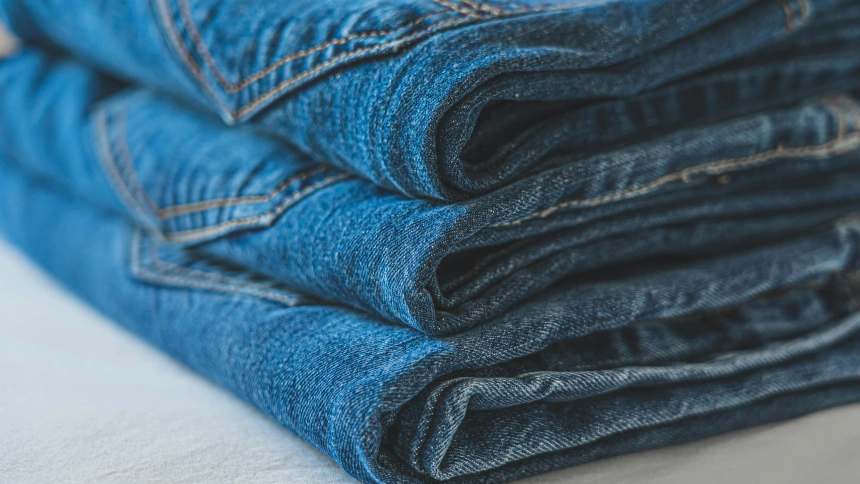 Rentar els pantalons correctament pot allargar la seva vida útil